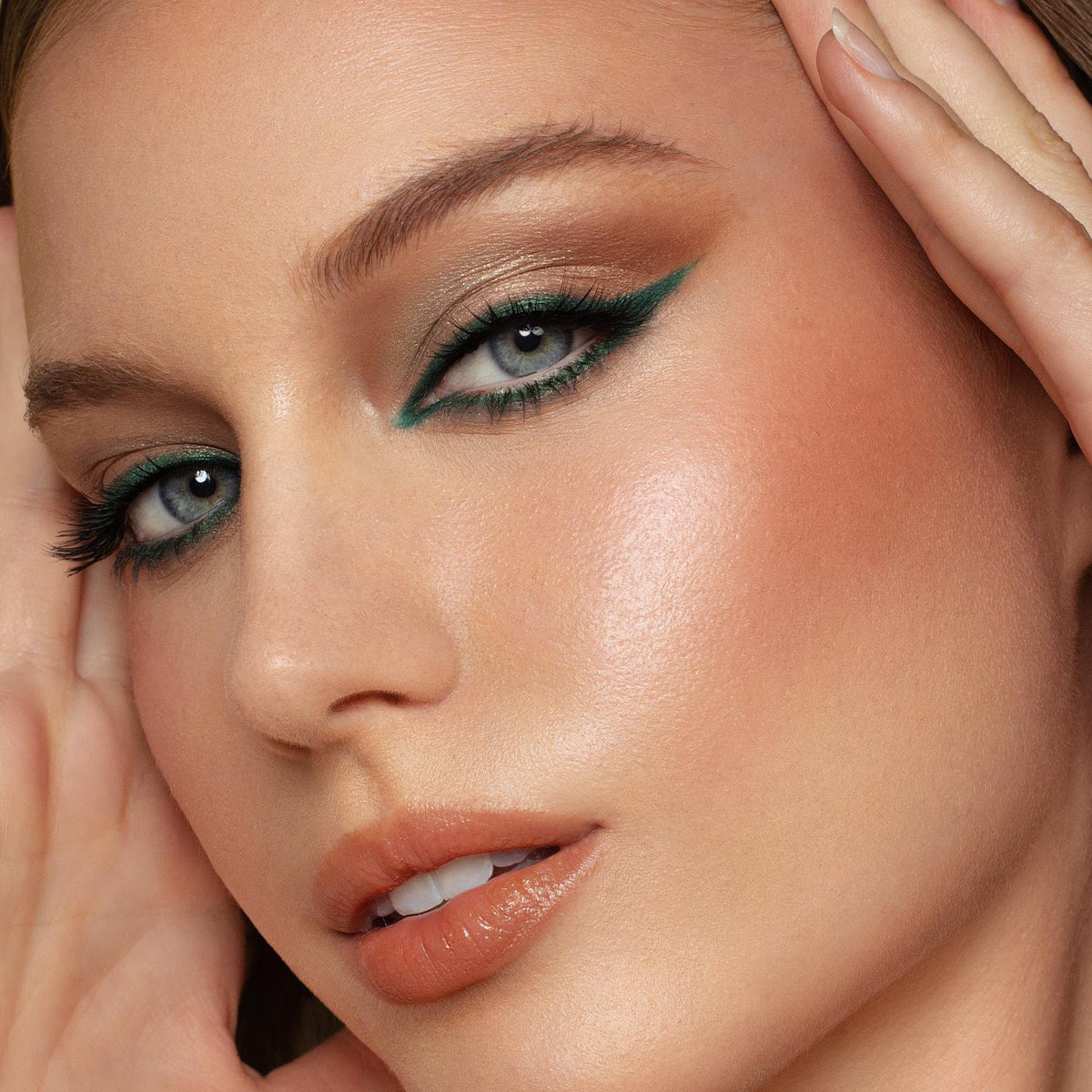 Oasis Collection - Lost Lagoon Eyeshadow Palette – MakeUp Paradise by Cindy